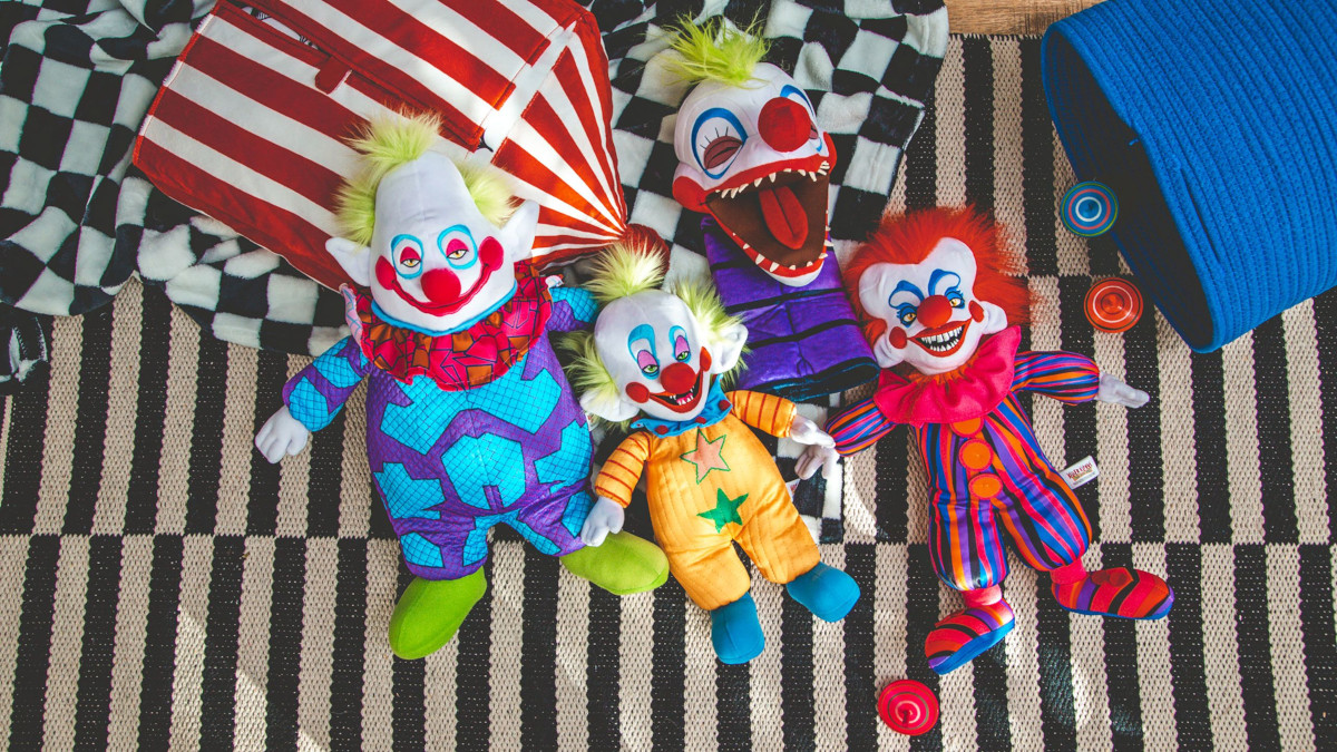 Get Ready To Head To The Circus With The Killer Klowns And Toynk - That ...