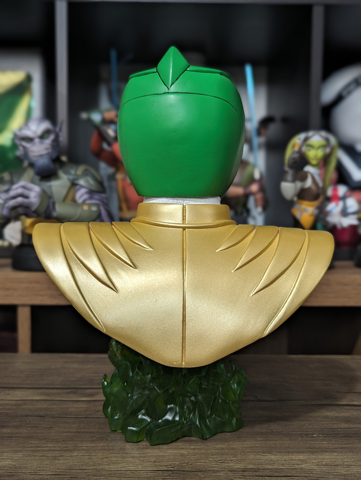 MMPR Green Ranger Legends In 3D Bust From Diamond Select Toys [Review ...
