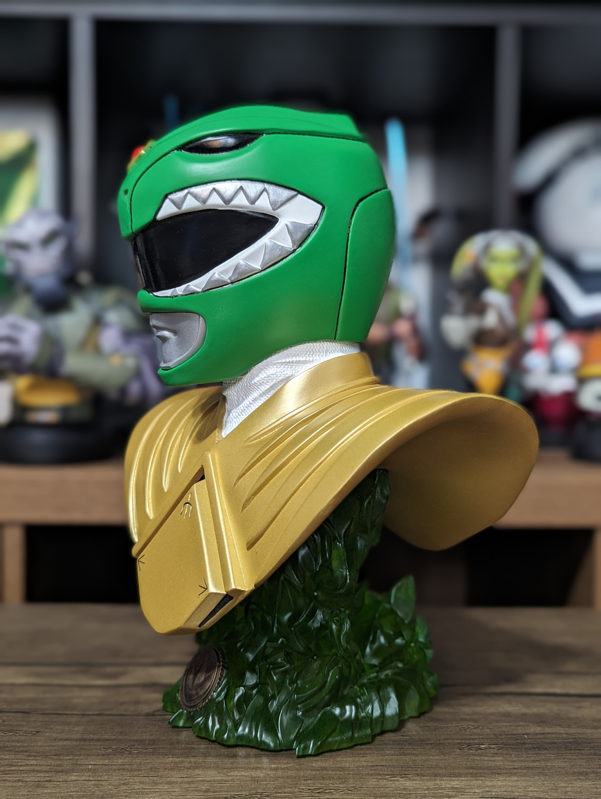 MMPR Green Ranger Legends In 3D Bust From Diamond Select Toys [Review ...
